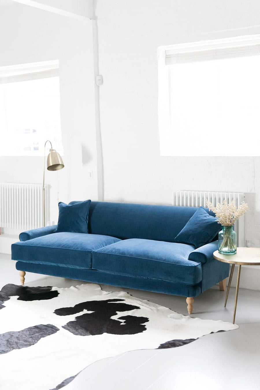 Máre Spotted Cowhide Rug : Jord Home Large Cowhide Rugs